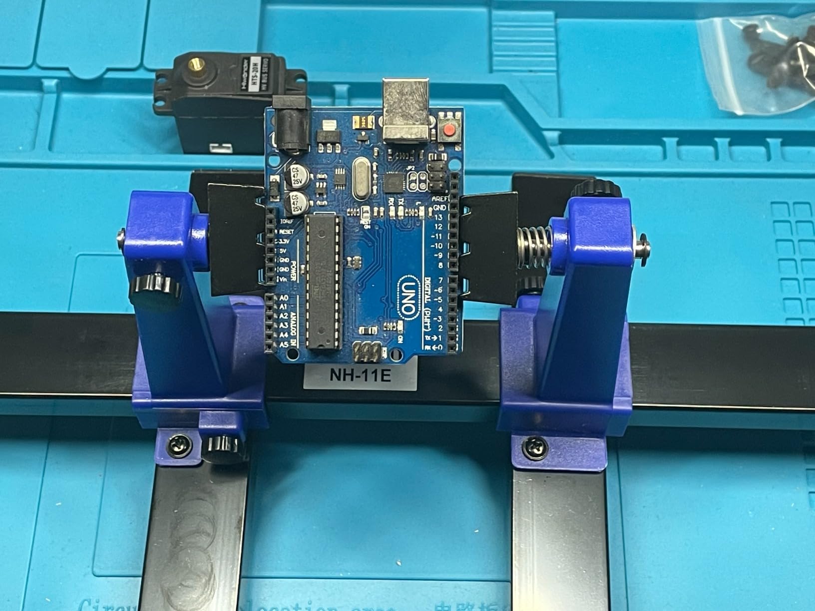 Amazon.com: Noah 可調式 PCB 支架 電路板夾 旋轉支架 用於焊接拆卸 焊接維修工具 360 度旋轉 : 家居裝修