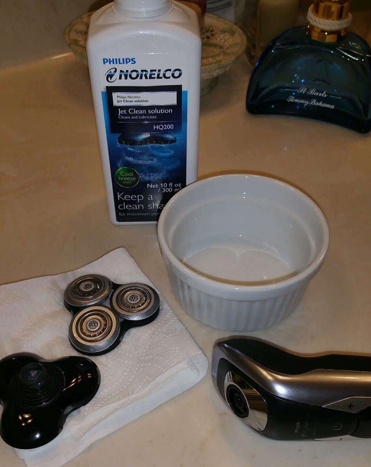 Amazon.com: Philips Norelco HQ200 Jet Clean Solution, 10 Ounce - 3 Pack ...