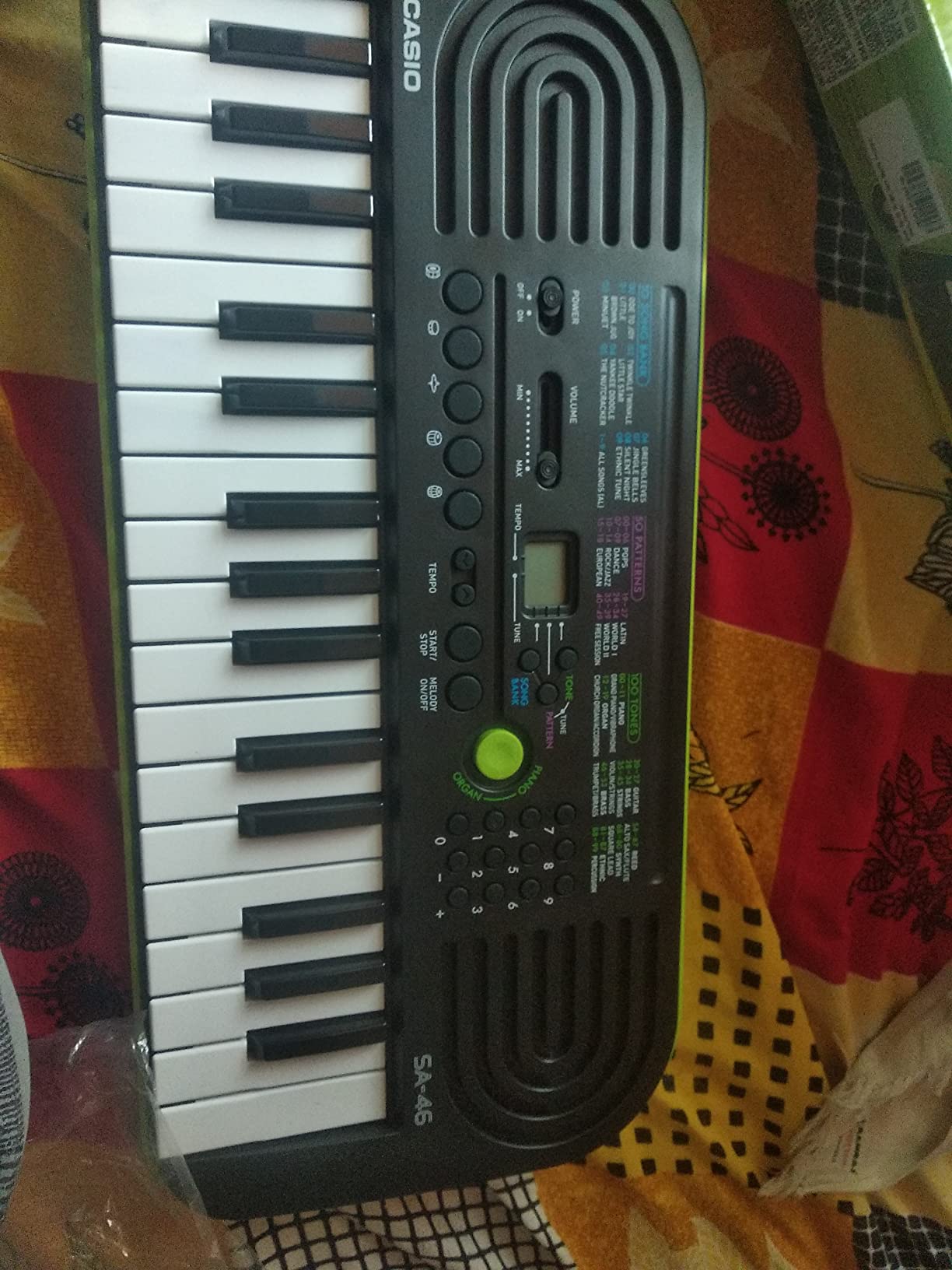 Casio SA-46 32 Mini Keys Musical Keyboard with Piano tones, Black/Green ...