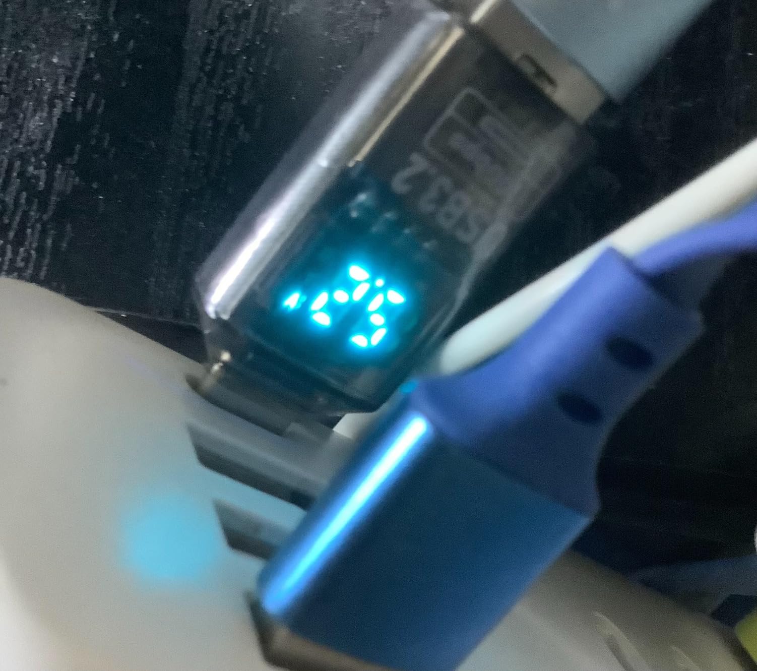 Amazon.co.jp: YFFSFDC USB変換アダプタ 2個セット LEDワットスクリーン表示 リアルタイムの電力監視 USB3.2 メスからオス変換コネクタ Type A 変換 ...