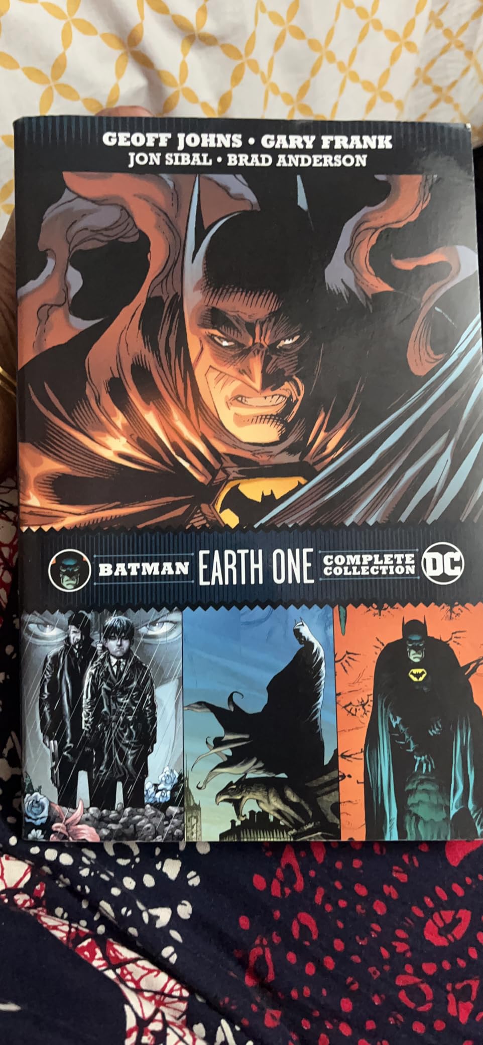 Batman: Earth One Complete Collection : Johns, Geoff, Frank, Gary ...