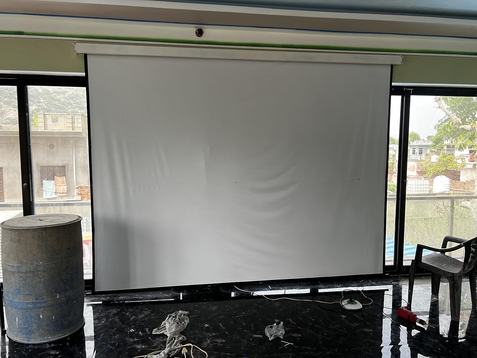 SAVSOL Wall Type/Manual Pull Down Without Locking Projector Screen (10 ...
