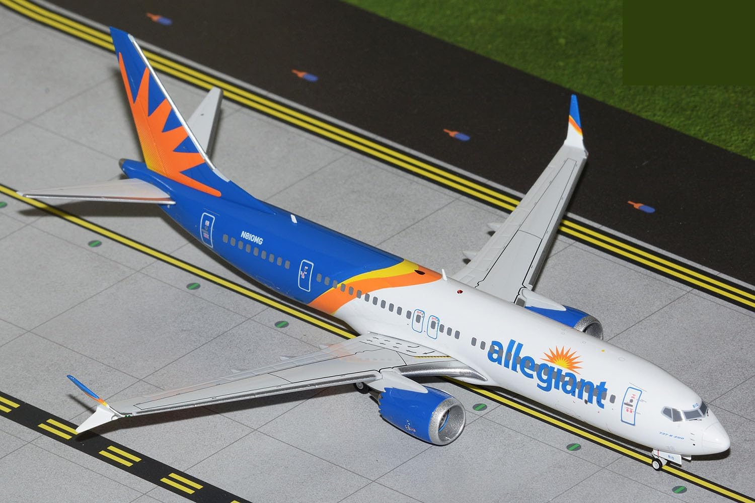 Amazon.com: GeminiJets G2AAY1328 Allegiant Air Boeing 737 MAX 200 ...