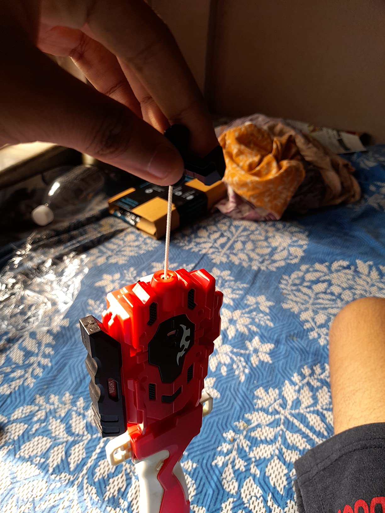 BEAU STUTI Battling Top Lr String Launcher Red and Black : Amazon.in ...