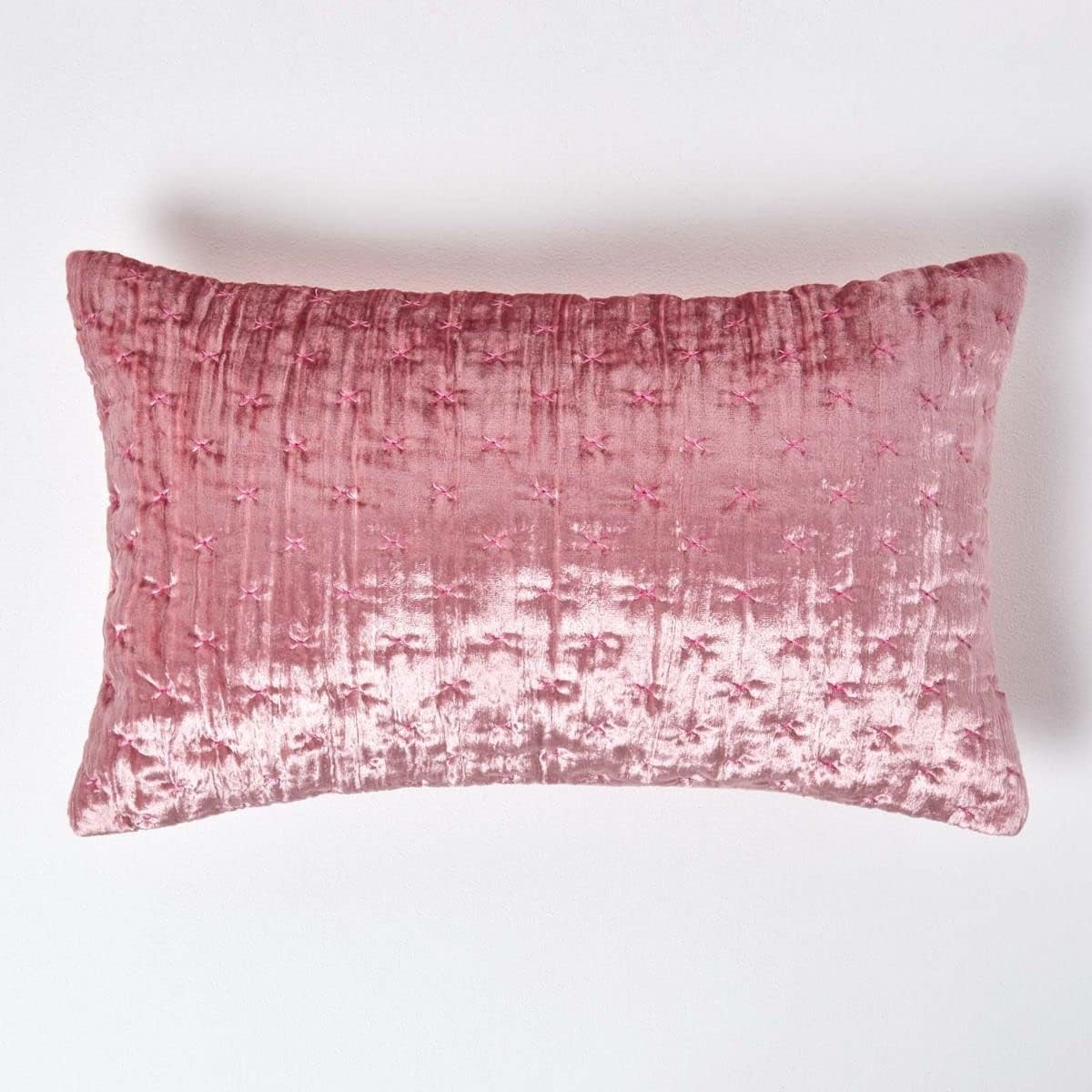 HOMESCAPES Blush Pink Rectangular Crushed Velvet Cushion Cover with ...