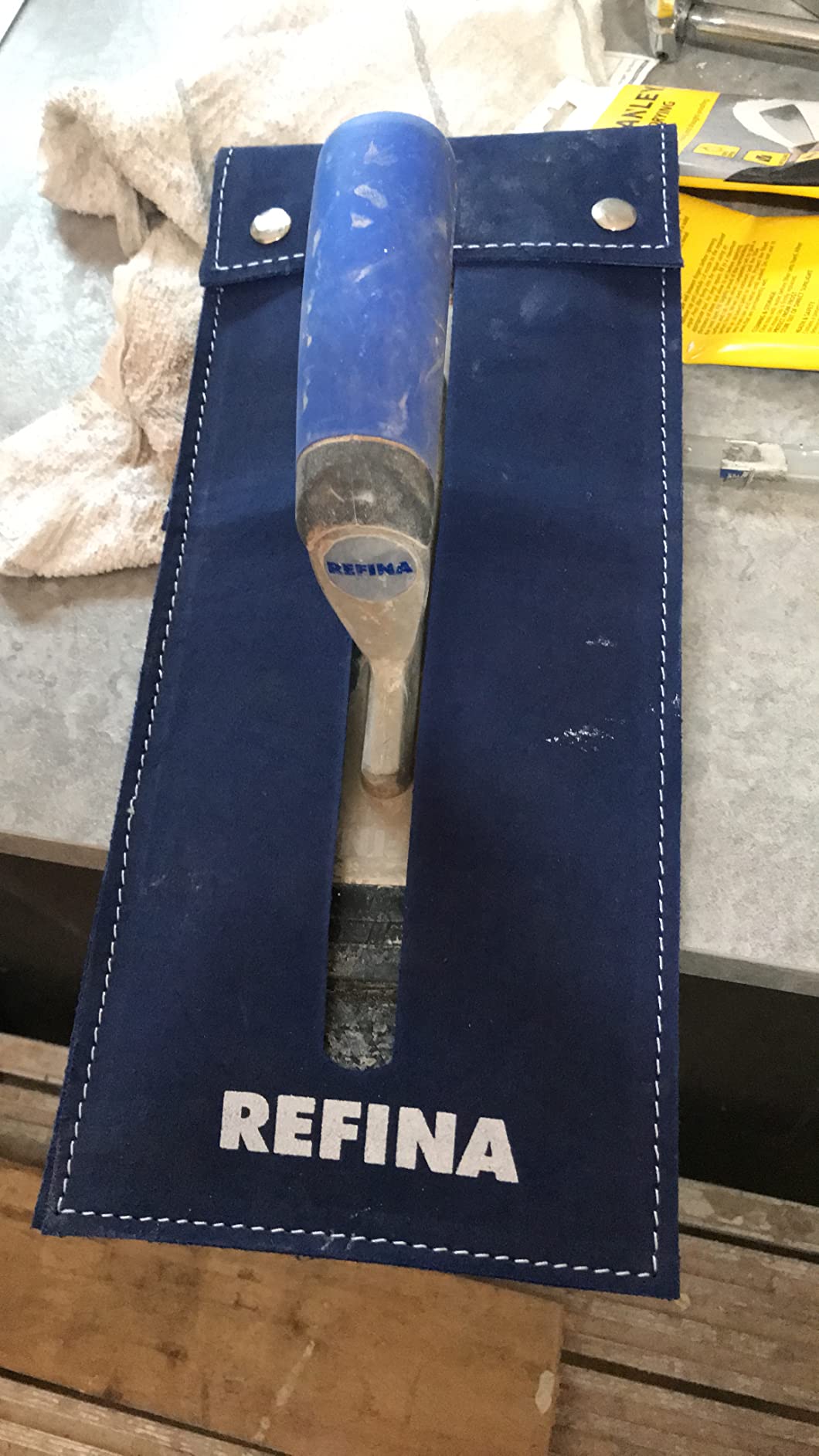 Refina Leather Trowel Holder 14" (380mm) - 630014 : Amazon.co.uk: DIY ...