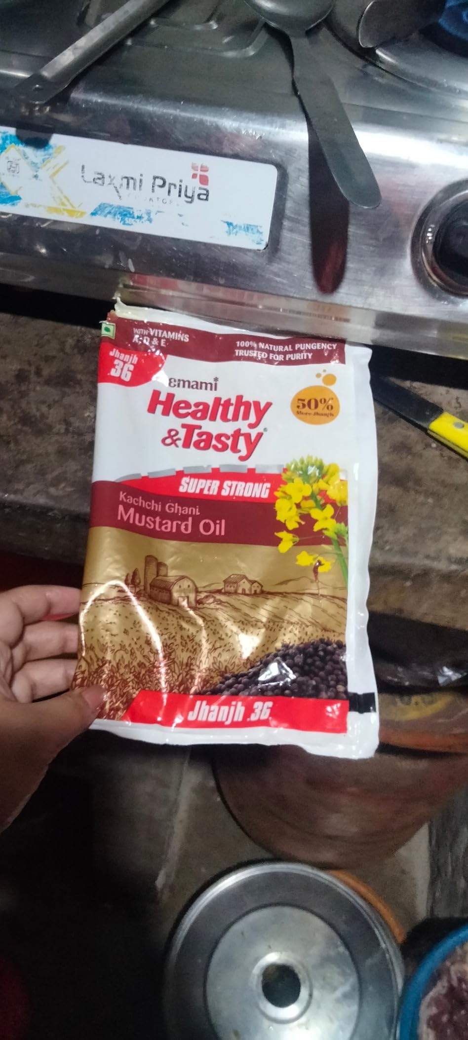 Emami Healthy & Tasty Super Strong Kachchi Ghani Mustard Oil 900g/1 ...