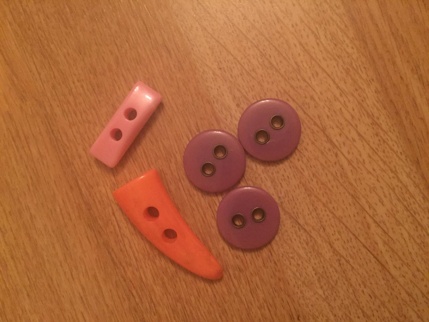 MIXED BUTTONS COLOURS ASSORTED SHAPES SIZES ART CRAFT SEWING CARD ...