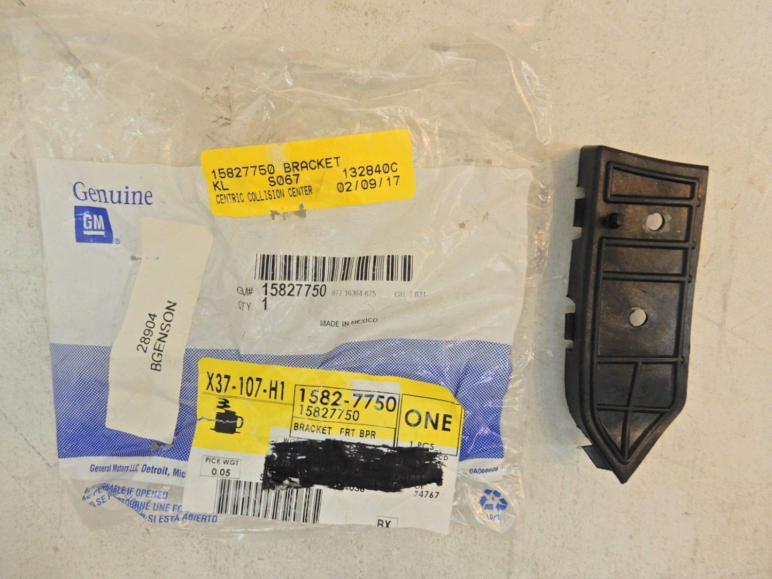 Amazon.com: GMC OEM New Front Bumper Bracket Right Passenger 06-11 ...
