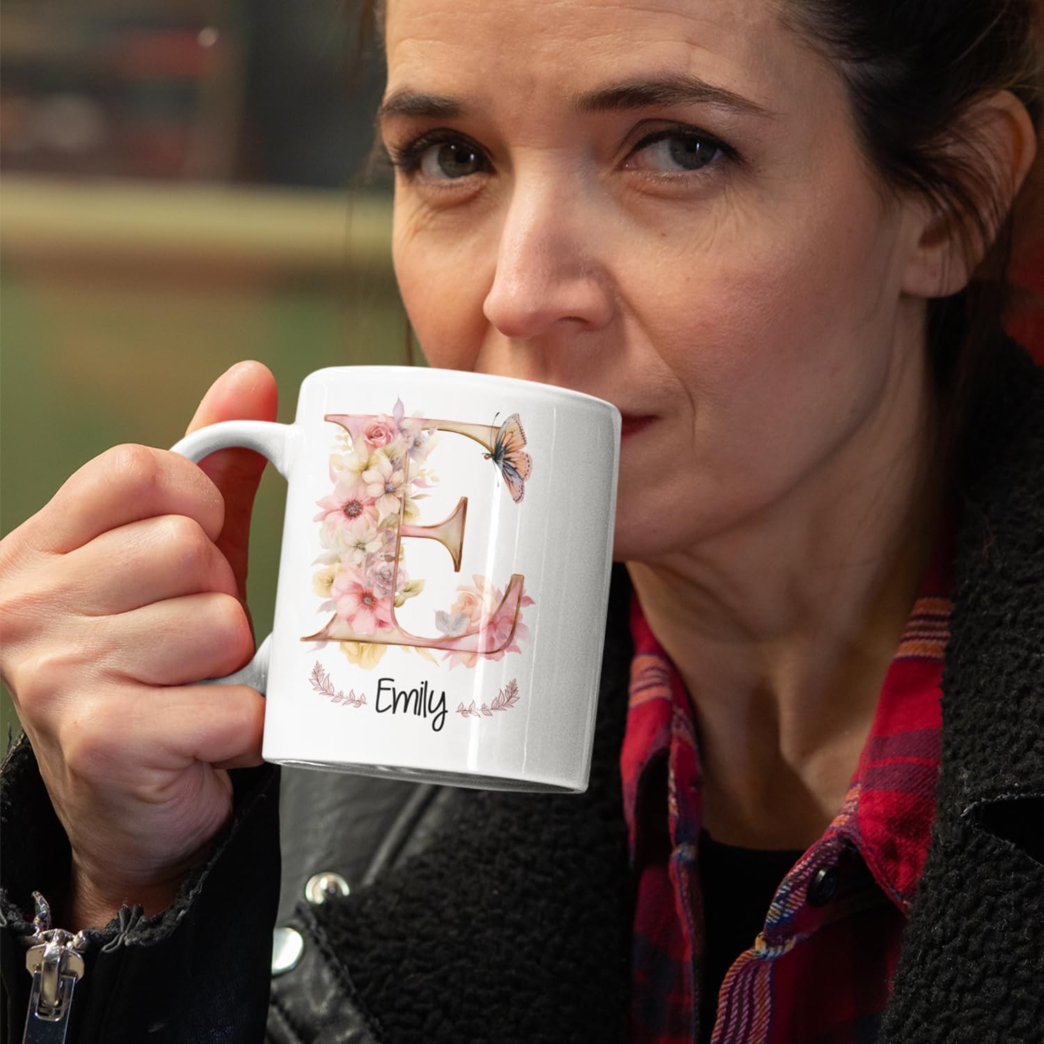 Melocotón letra E con mariposa y flor taza de café, Taza de alfabeto ...