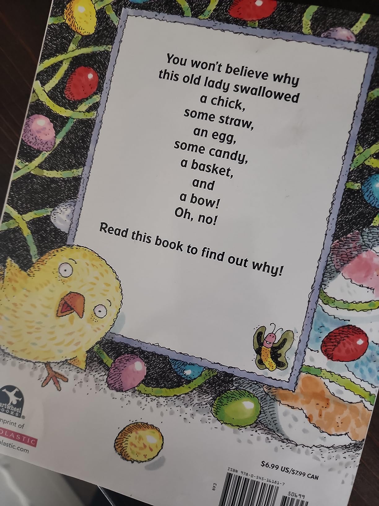 Amazon.com: There Was an Old Lady Who Swallowed a Chick!: 9780545161817 ...