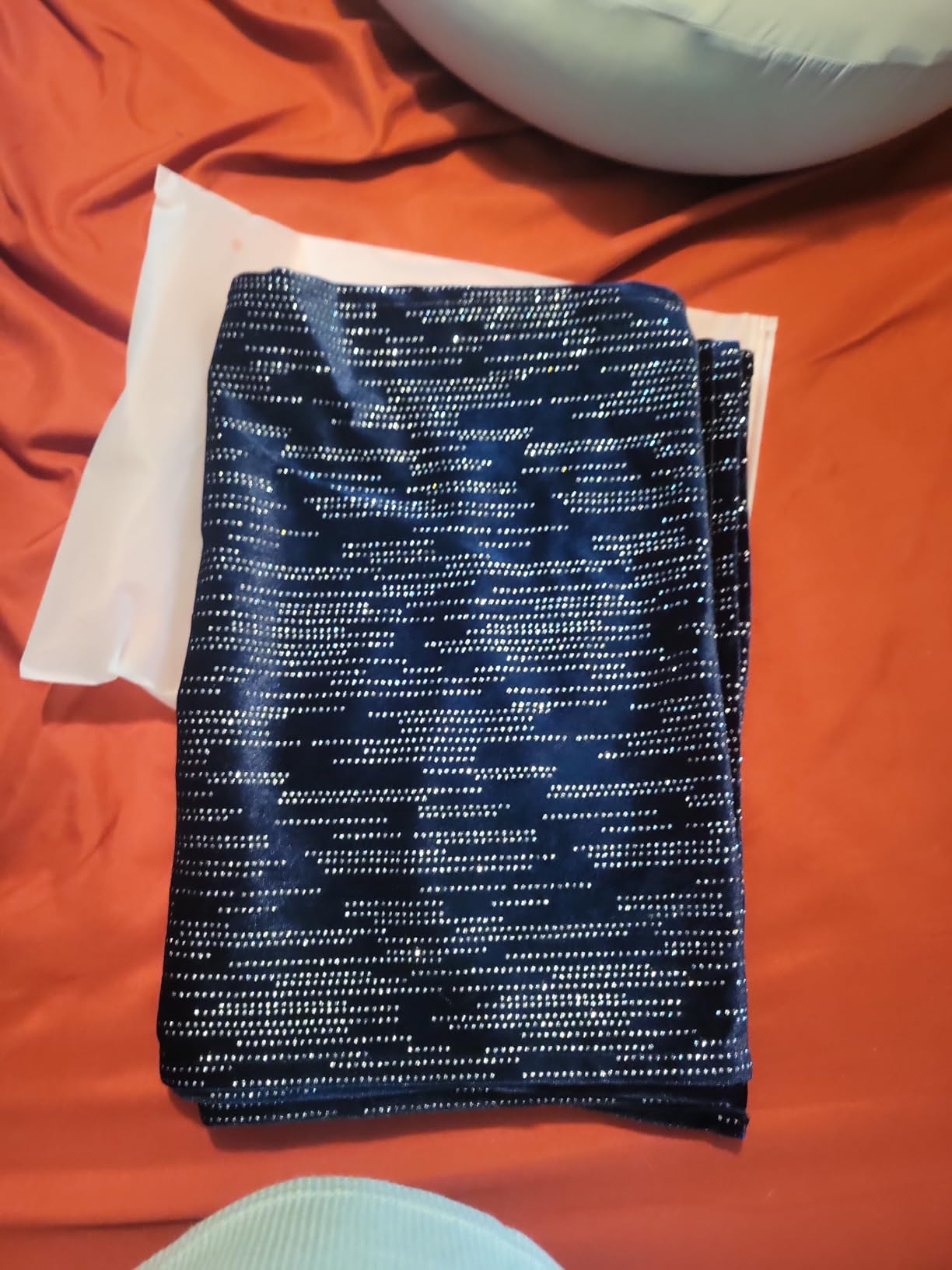 Amazon.com: Luxurious Bling Bling Rhinestones Sparkly Glam Table Runner ...