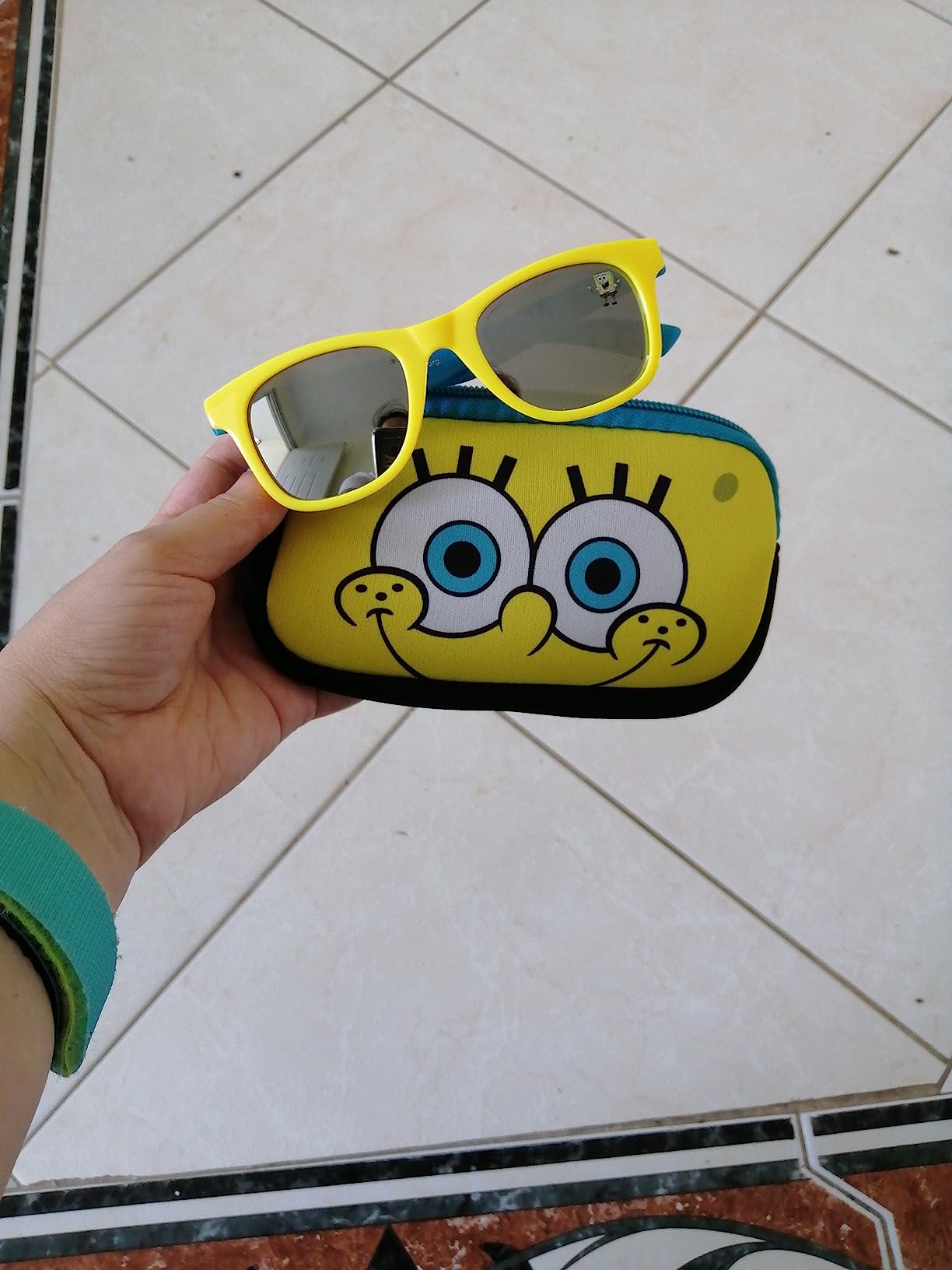 Amazon.com: Nickelodeon SpongeBob SquarePants Boys Sunglasses for Kids ...