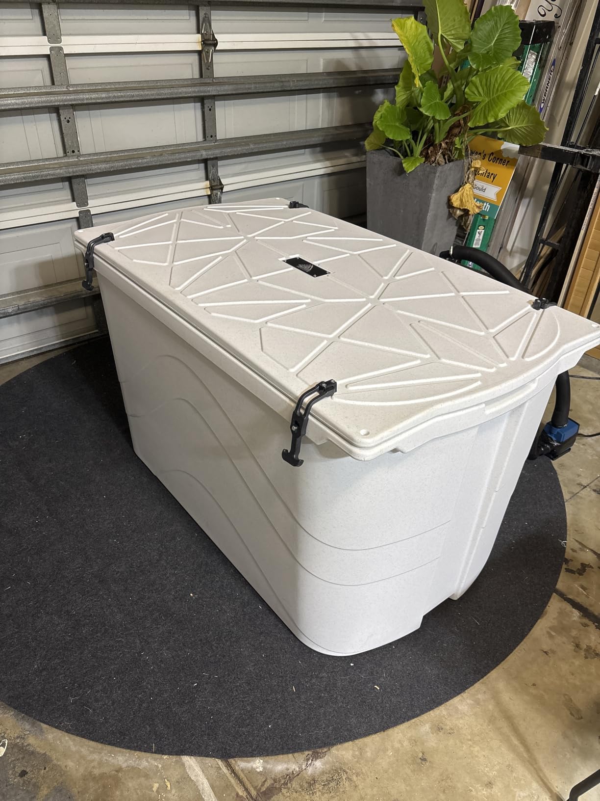 $66/mo - Finance Frozin 400 Cold Plunge Tub with Water Chiller. Foam ...