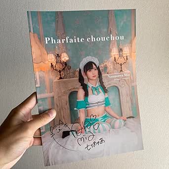 Amazon.co.jp: 七沢みあ 写真集 Pharfaite chouchou サイン入り : おもちゃ