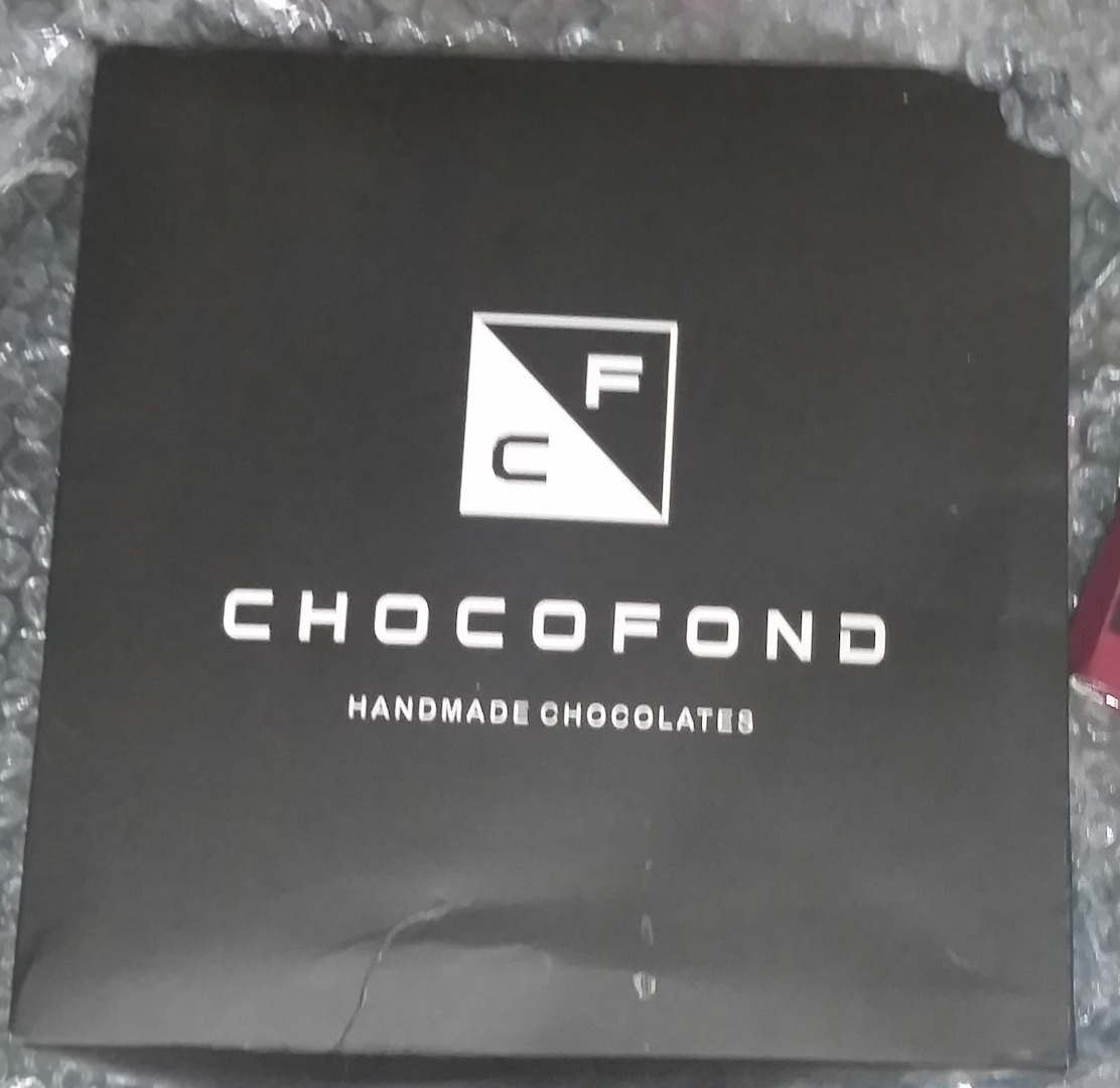 Chocofond Chocodates Royale - Almonds Stuffed Date Crowns Dipped In ...