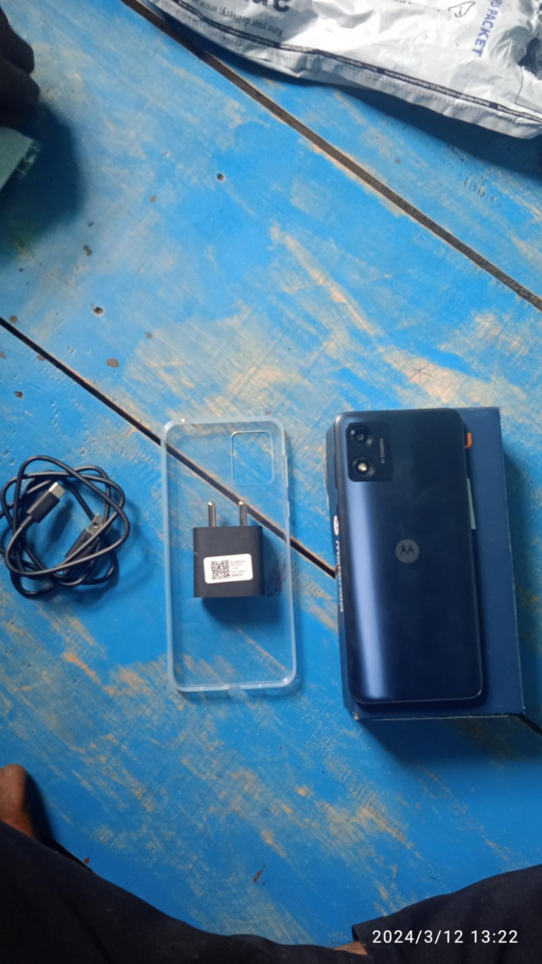 Motorola e13 (Cosmic Black, 4GB RAM 64GB Storage) : Amazon.in: Electronics