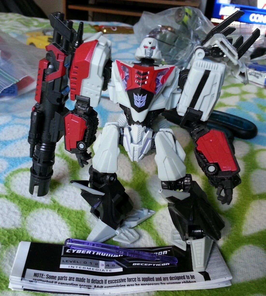 Transformers Generations Series Deluxe Class 6 inch Tall Robot Action ...