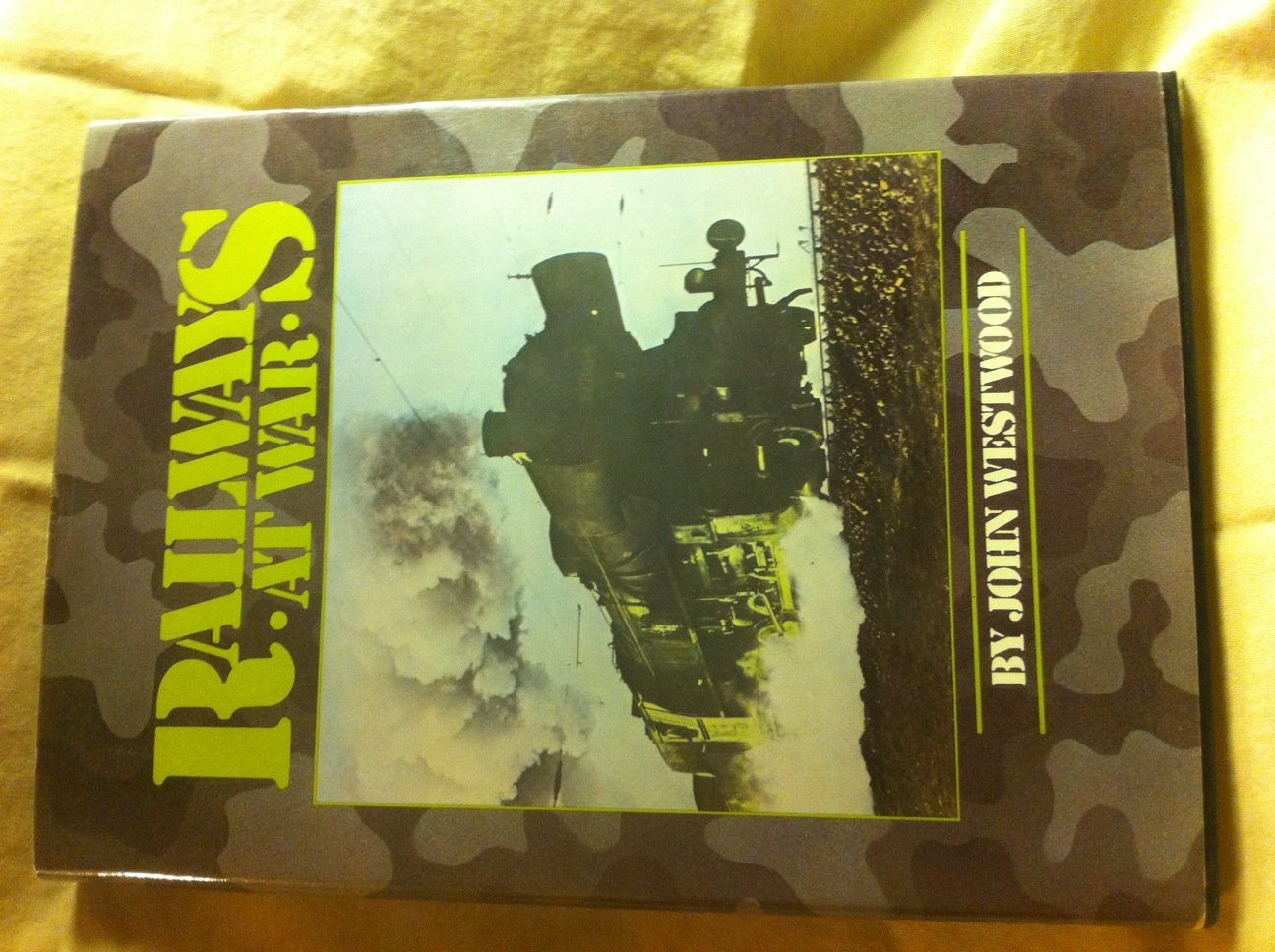 Bernina Express: Across the Alps in a Sightseeing Train: Henning Wall ...