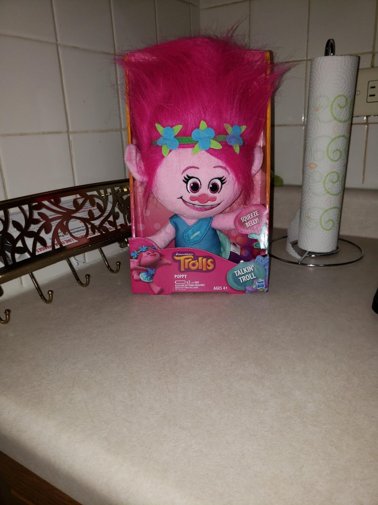 Amazon.com: DREAMWORKS TROLLS Poppy Talkin' Troll Plush Doll : Toys & Games