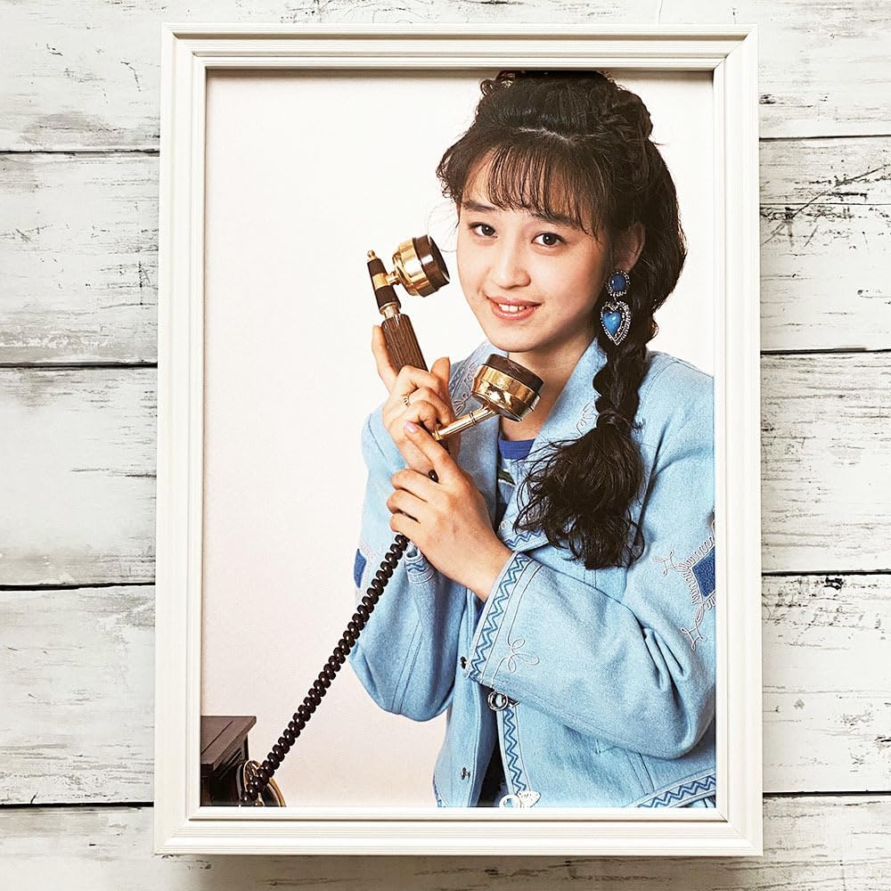 Amazon.co.jp: 額装相田翔子 Wink /80年代アイドルグラビア//若い頃/ポスター風/A4サイズ額/アートフレーム YH08-2 : ホーム＆キッチン