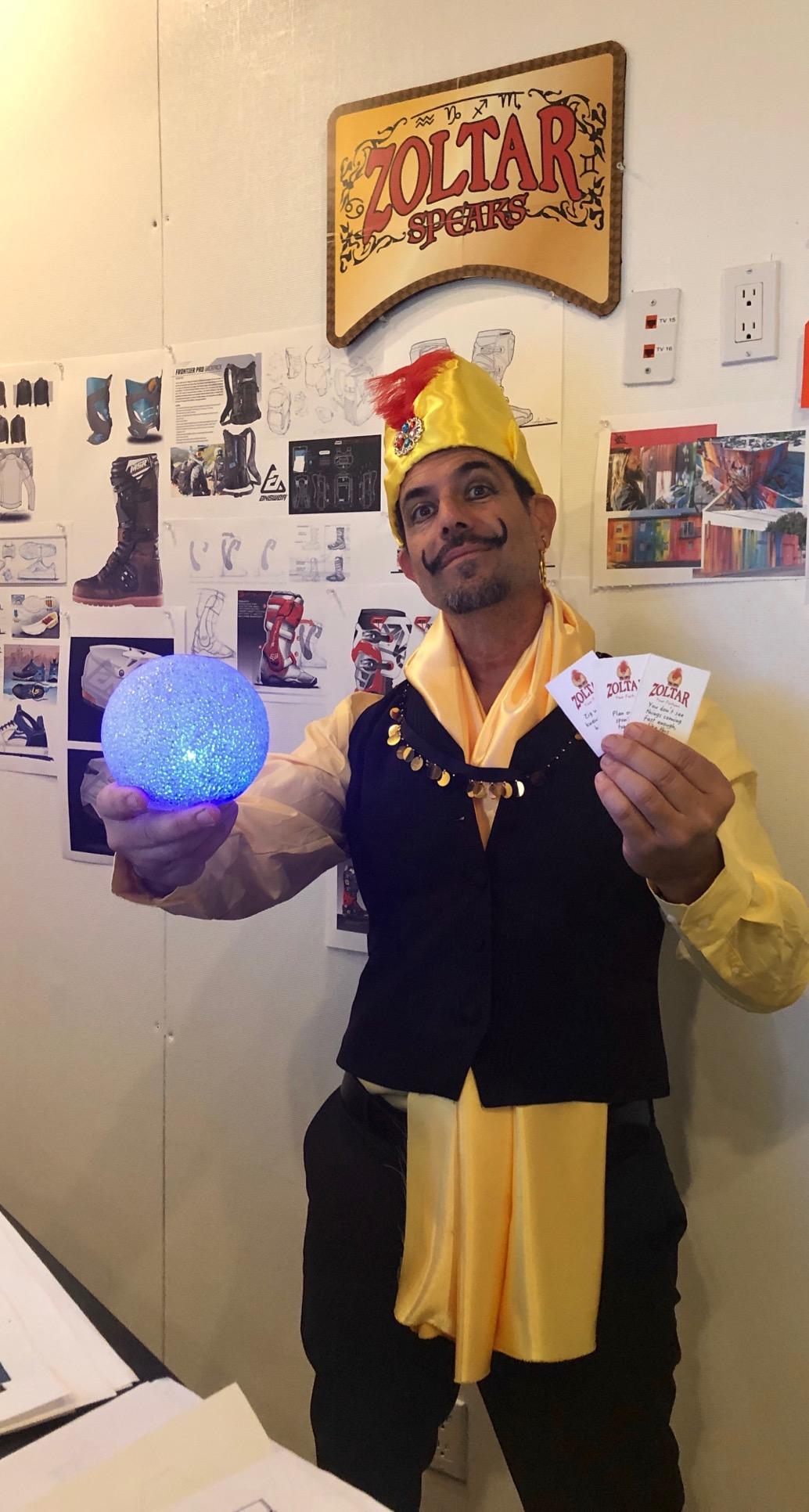 Amazon.com: Fun World Adult Zoltar Speaks Fortune Teller Costume Kit ...