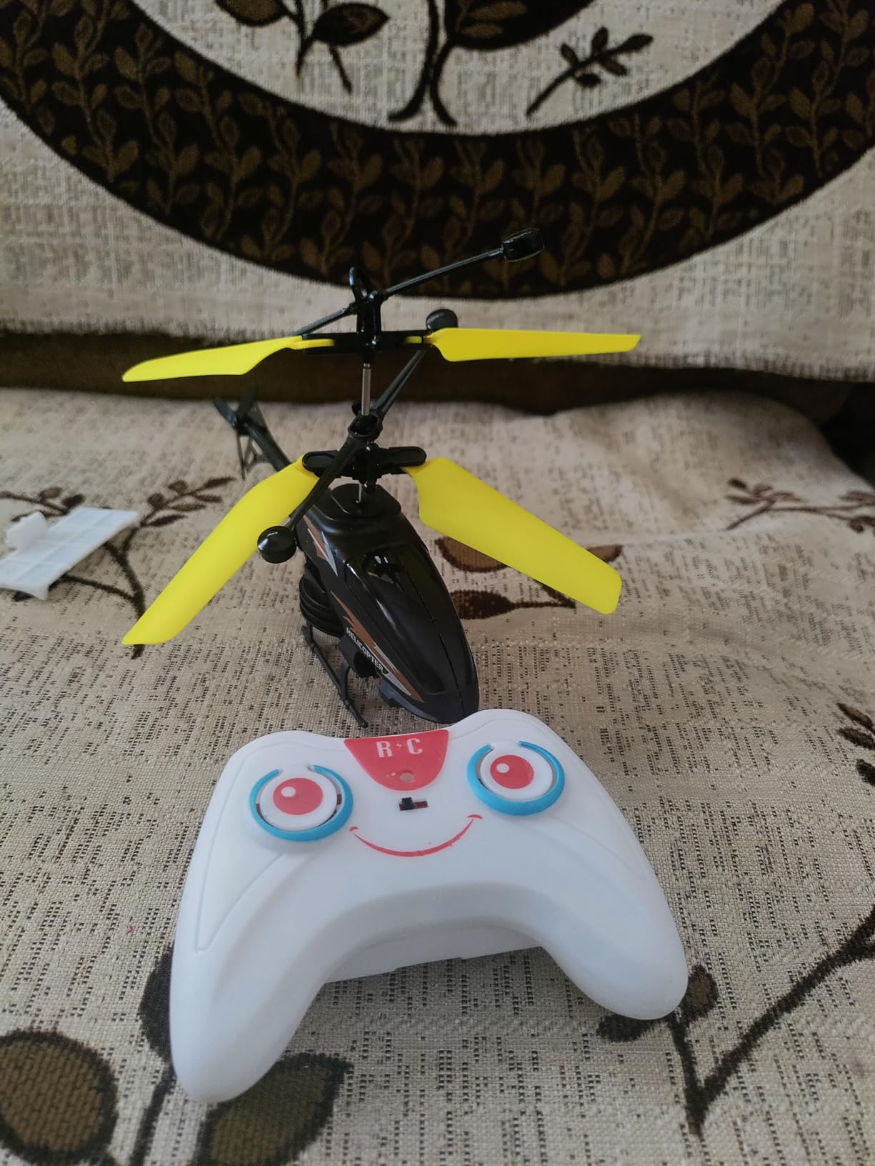 Buy VRIKRION Flying Helicopter,Remote Control Helicopter for 6 + Years ...