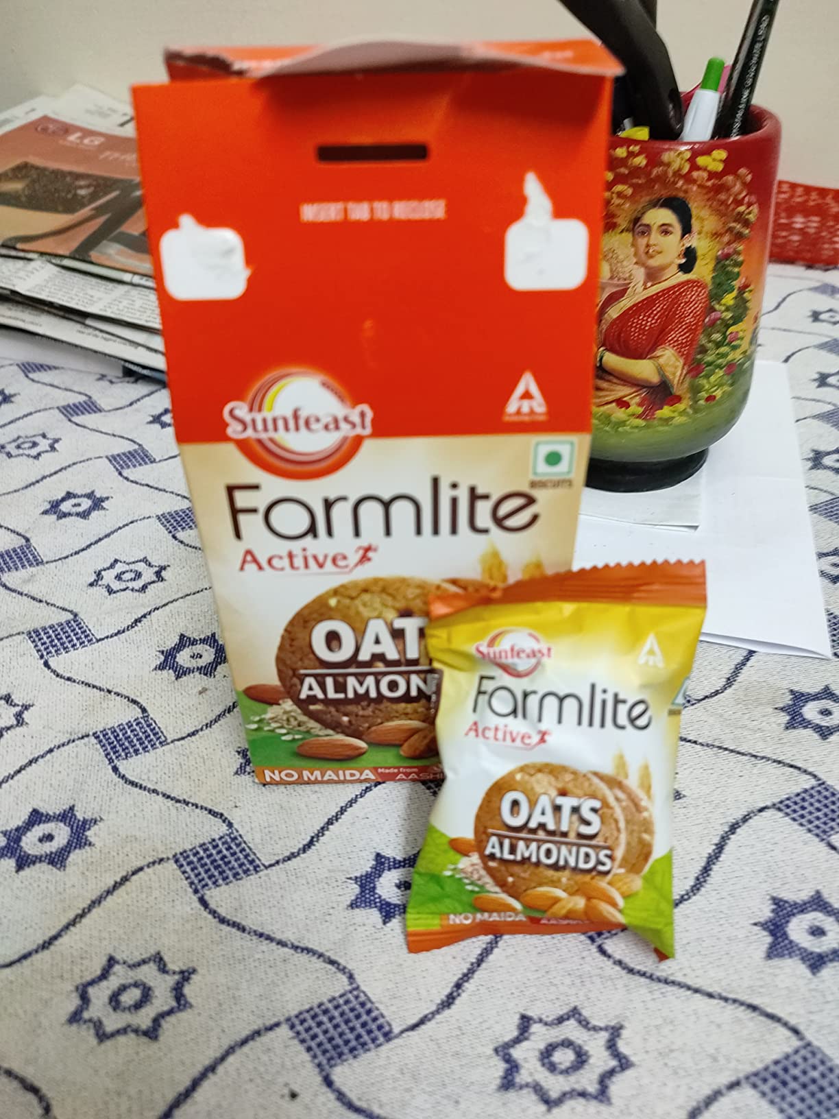 Sunfeast Farmlite Oats with Almonds cookies Biscuits, 150g : Amazon.in ...