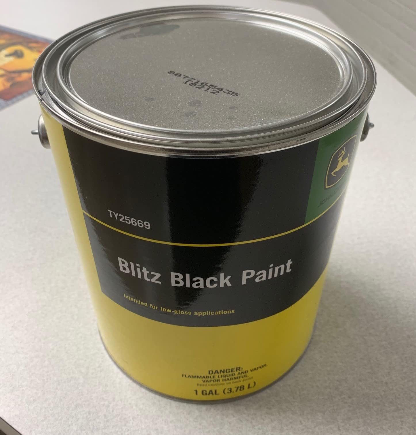 Amazon.com: John Deere Blitz Black Paint Gallon TY25669 : Patio, Lawn ...