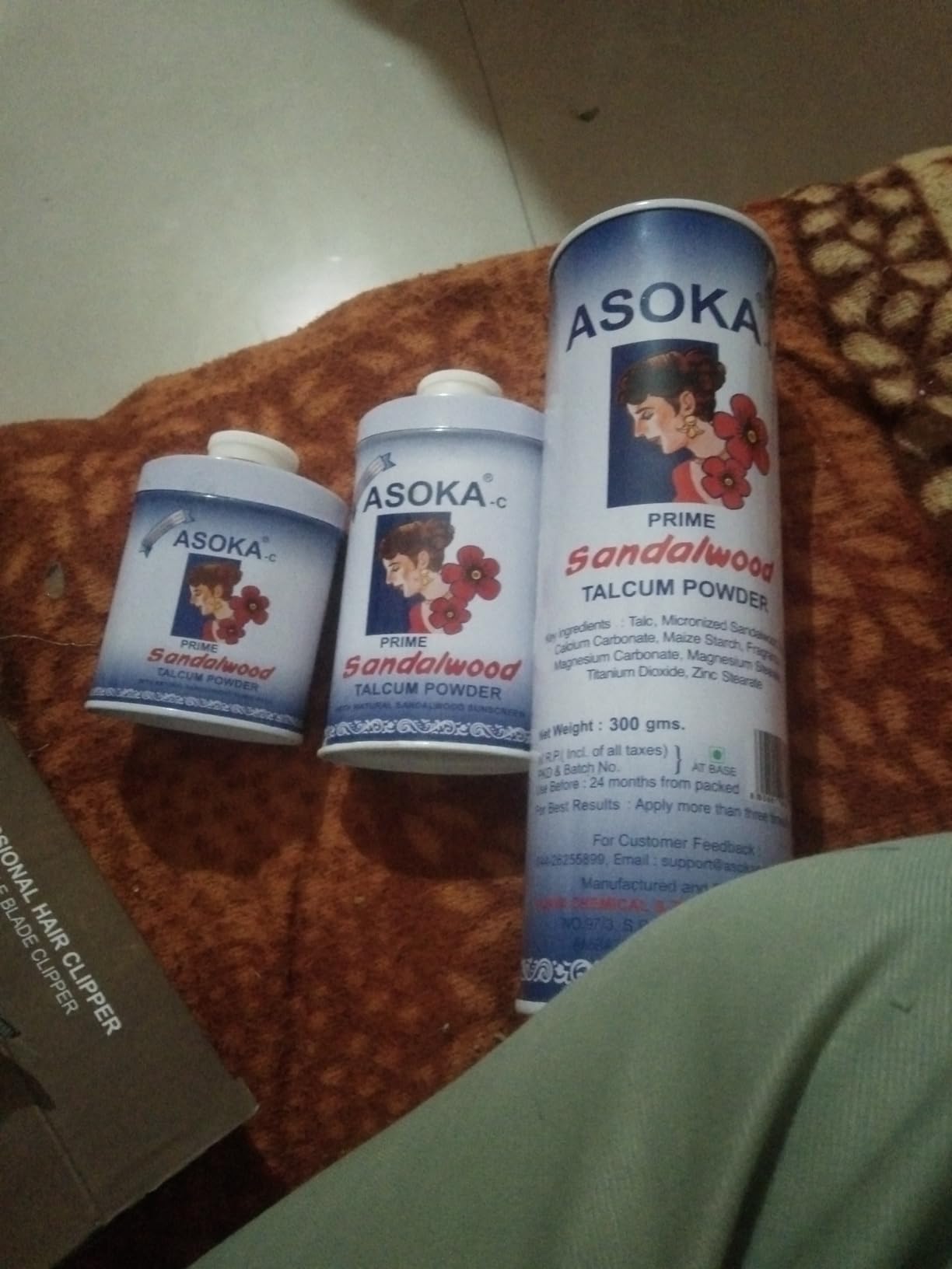 Asoka-c Sandalwood Talcum Powder Blue 300g & 35g [Combo Pack] : Amazon ...