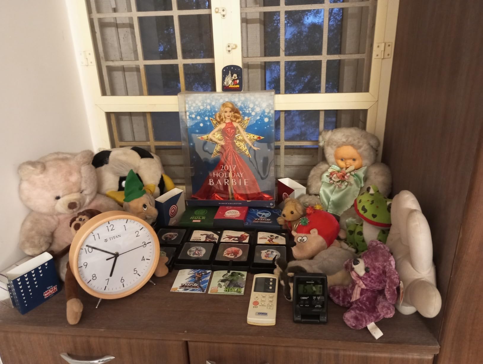 Titan Wooden Shelf Clock with Silent Sweep : Amazon.in: Home & Kitchen