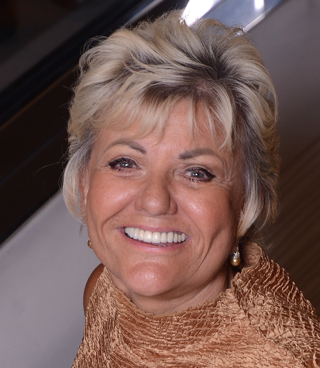 Amazon.com: Judi Hollis: books, biography, latest update