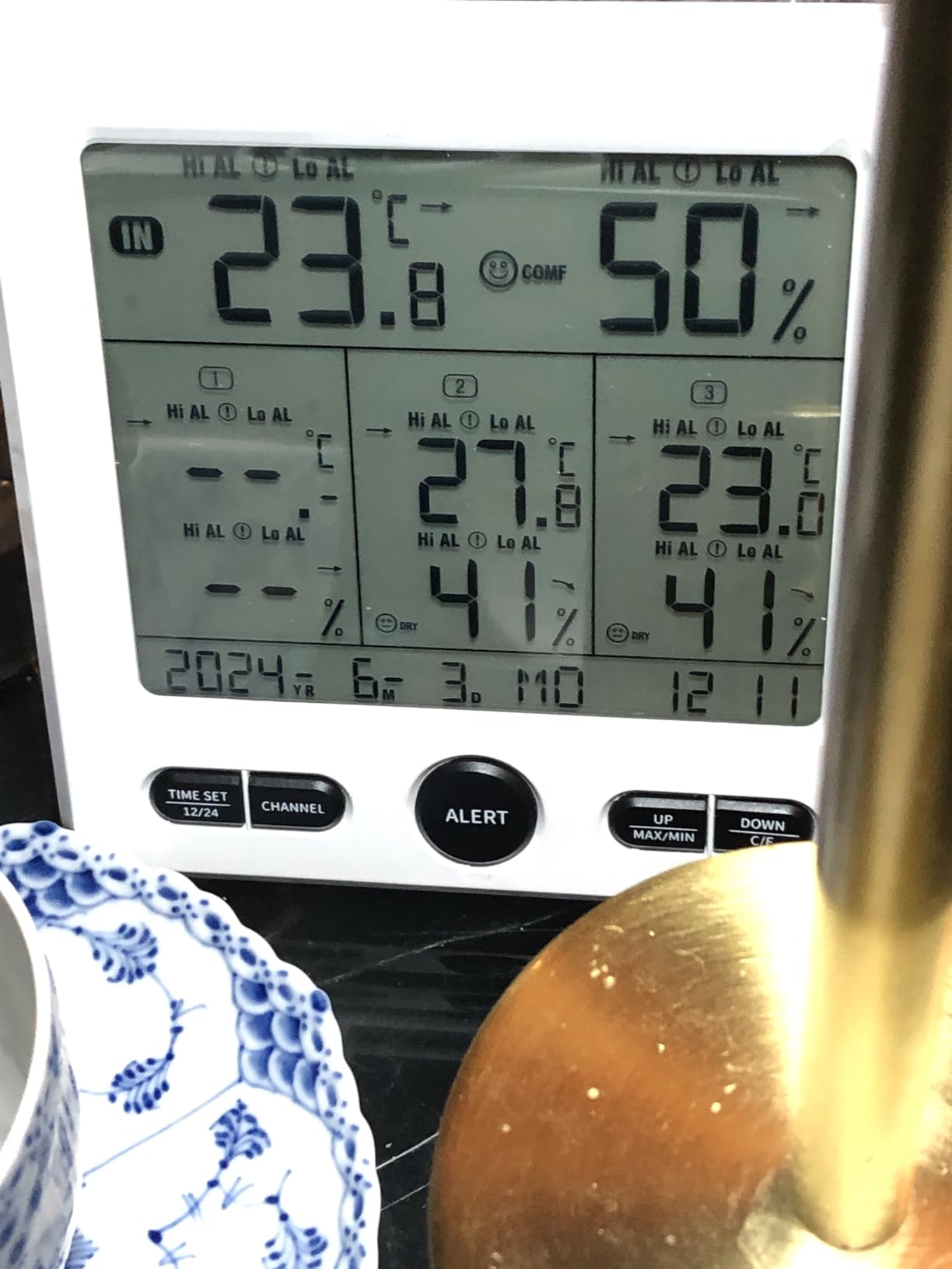 Amazon | Timloon デジタル温度湿度計 外気温度計 ワイヤレス 温湿度計 室外 室内 3つセンサー 高精度 LCD大画面 バックライト機能付き 時計カレンダー/最高最低温湿度 ...