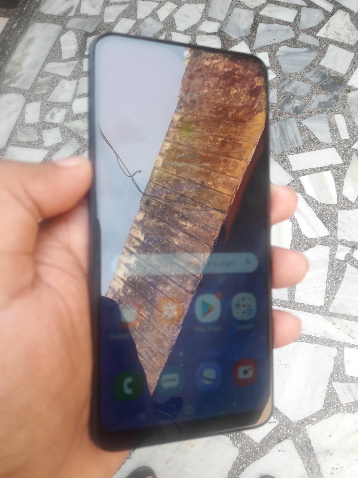 Samsung Galaxy A10 (Blue, 2GB RAM and 32GB) : Amazon.in