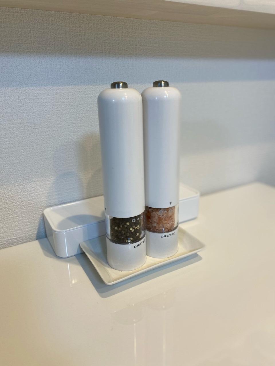 Amazon.co.jp: dretec(ドリテック) 電動ペッパーミル 電動式 片手 自動 ライト付 ウェスタ PM-105WT(ホワイト) : ホーム＆キッチン