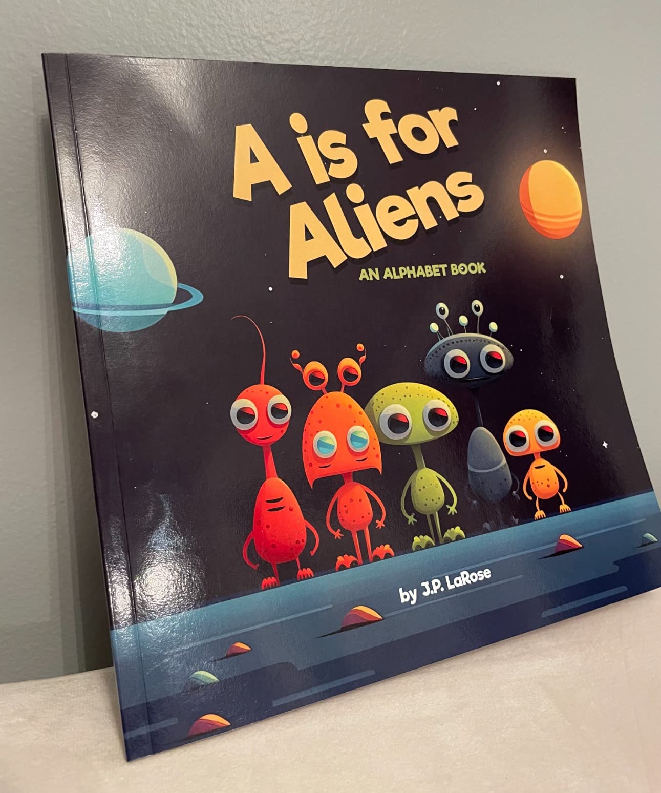 A is for Aliens: An Alphabet Book: LaRose, JP: 9798379352660: Amazon ...