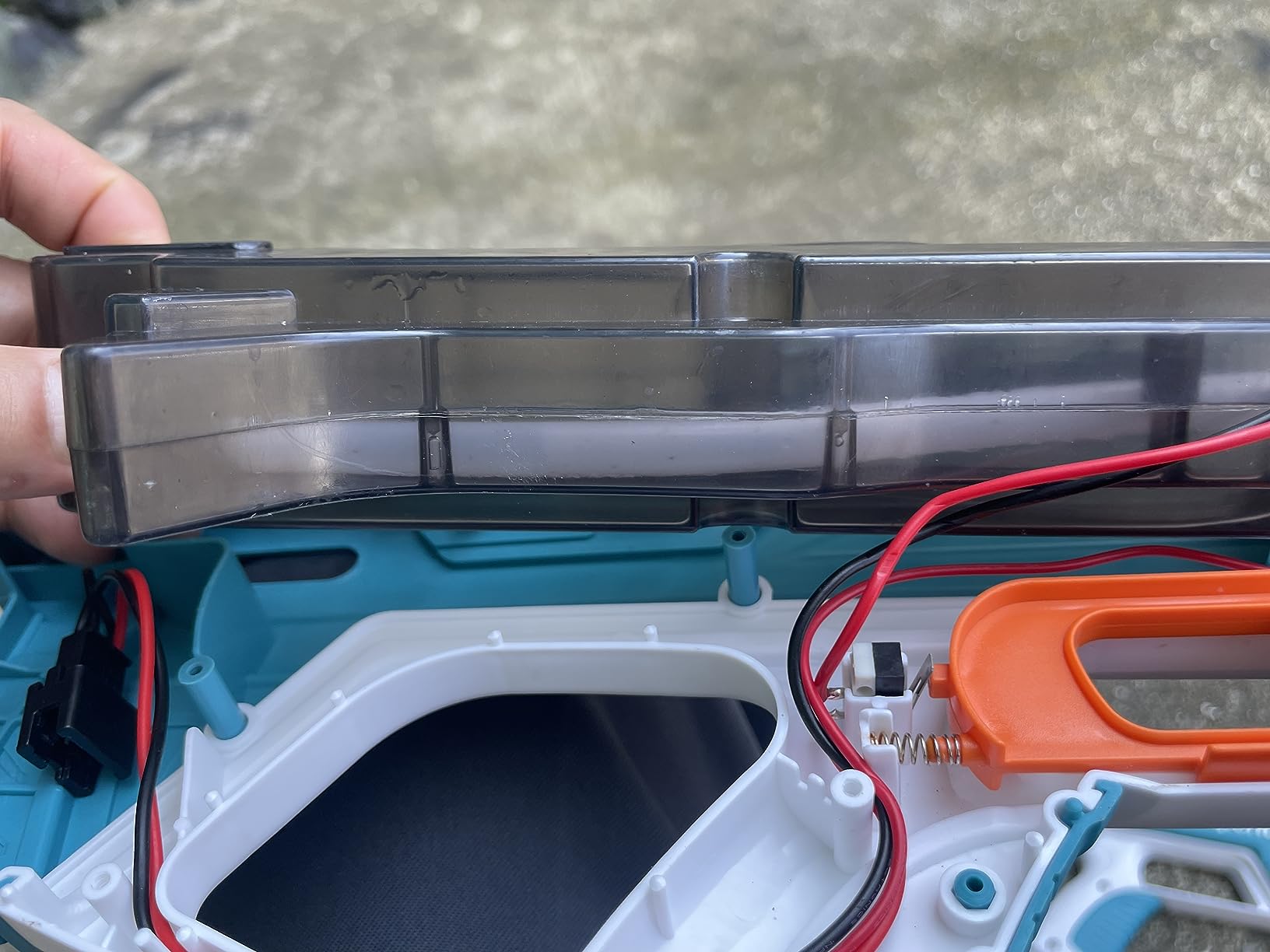 Amazon | 水鉄砲 電動ウォーターガン 電動吸水 EagleStone 12m超強力飛距離 連射 330ml貯水量 充電式防水バッテリー 25分使用時間 水鉄砲合戦 子供 大人 水遊び ...