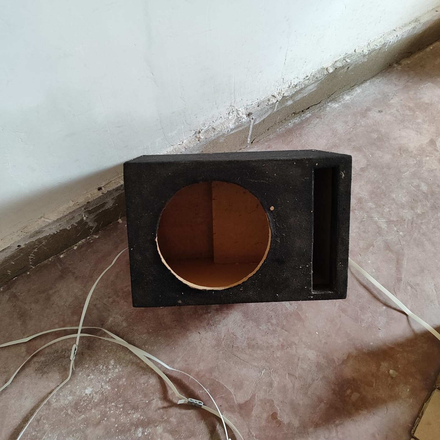Fredo L-Port Subwoofer Enclosure (10in-54L) : Amazon.in: Electronics