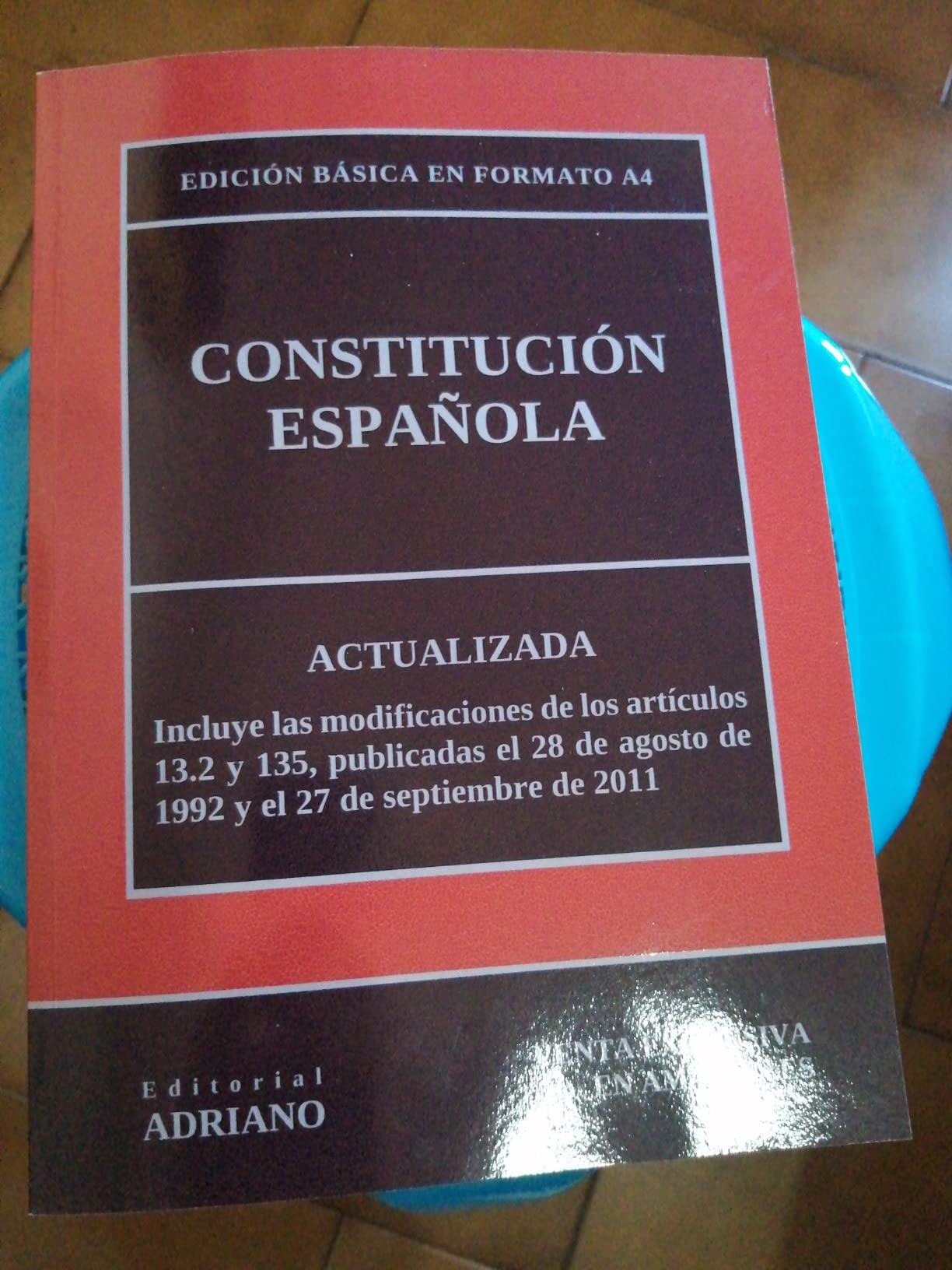 Constitución Española: Edición básica en formato A4 : Editorial ADRIANO ...