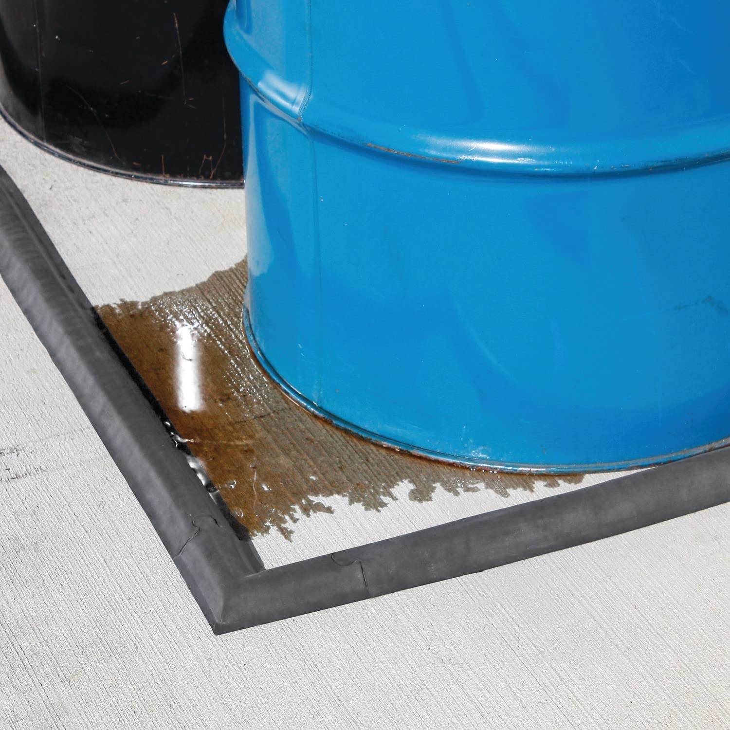 Snapklik.com : Drive-Over Spill Berm, New Pig Drive-Over SpillBlocker ...