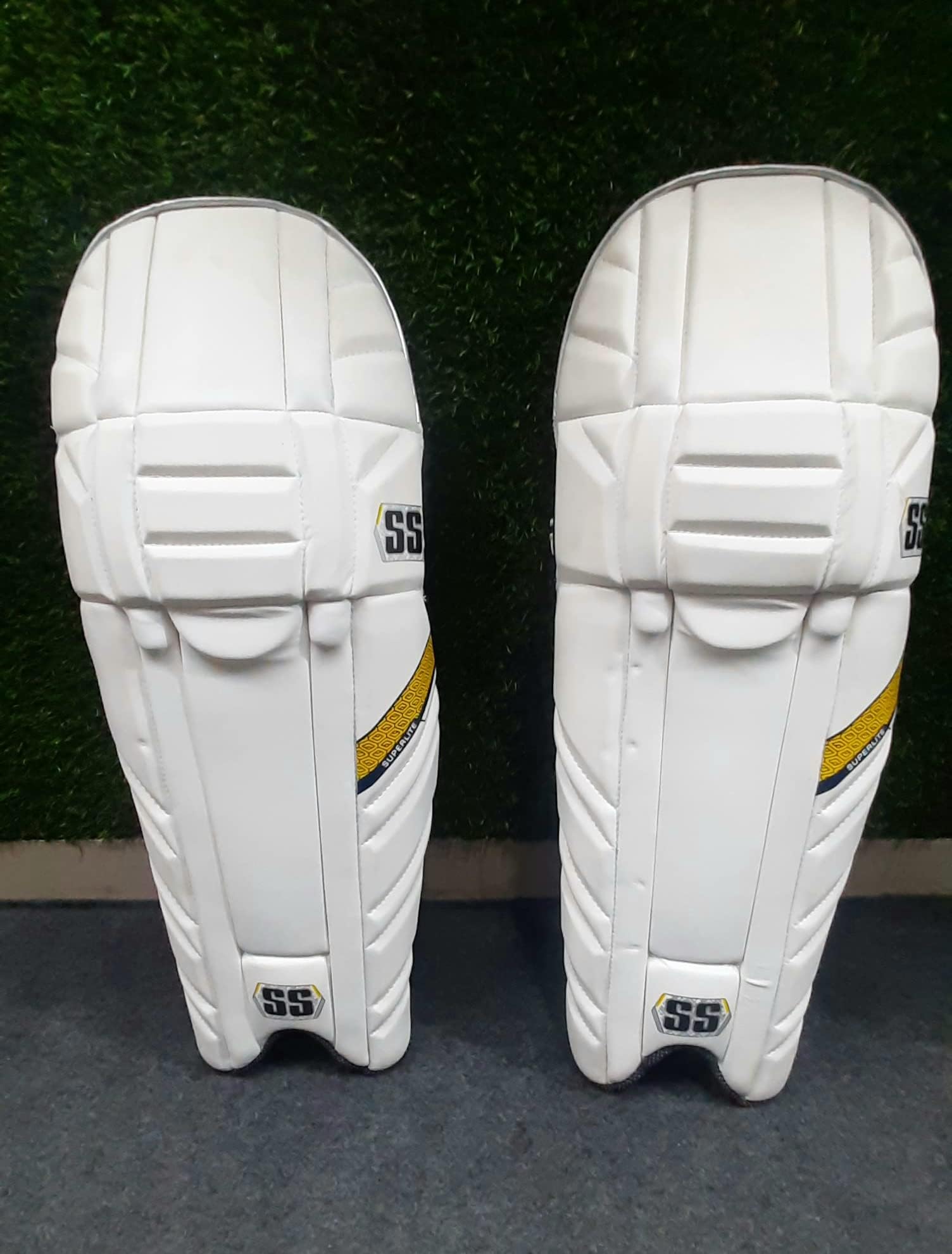 Buy Generic Adult Cricket Bating Pads - Right Hand - White Online at ...