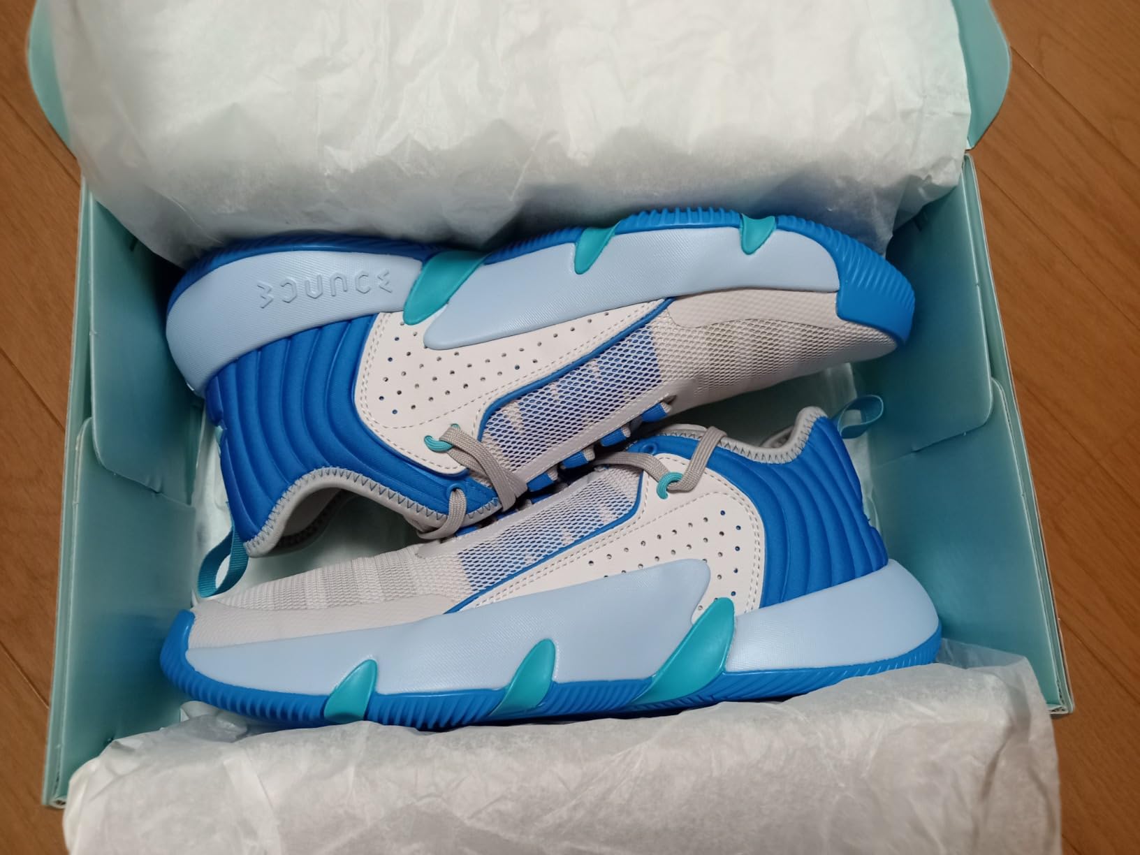 Amazon.co.jp: adidas Basketball Shoes Tray Unlimited Bash, IF5610 ...