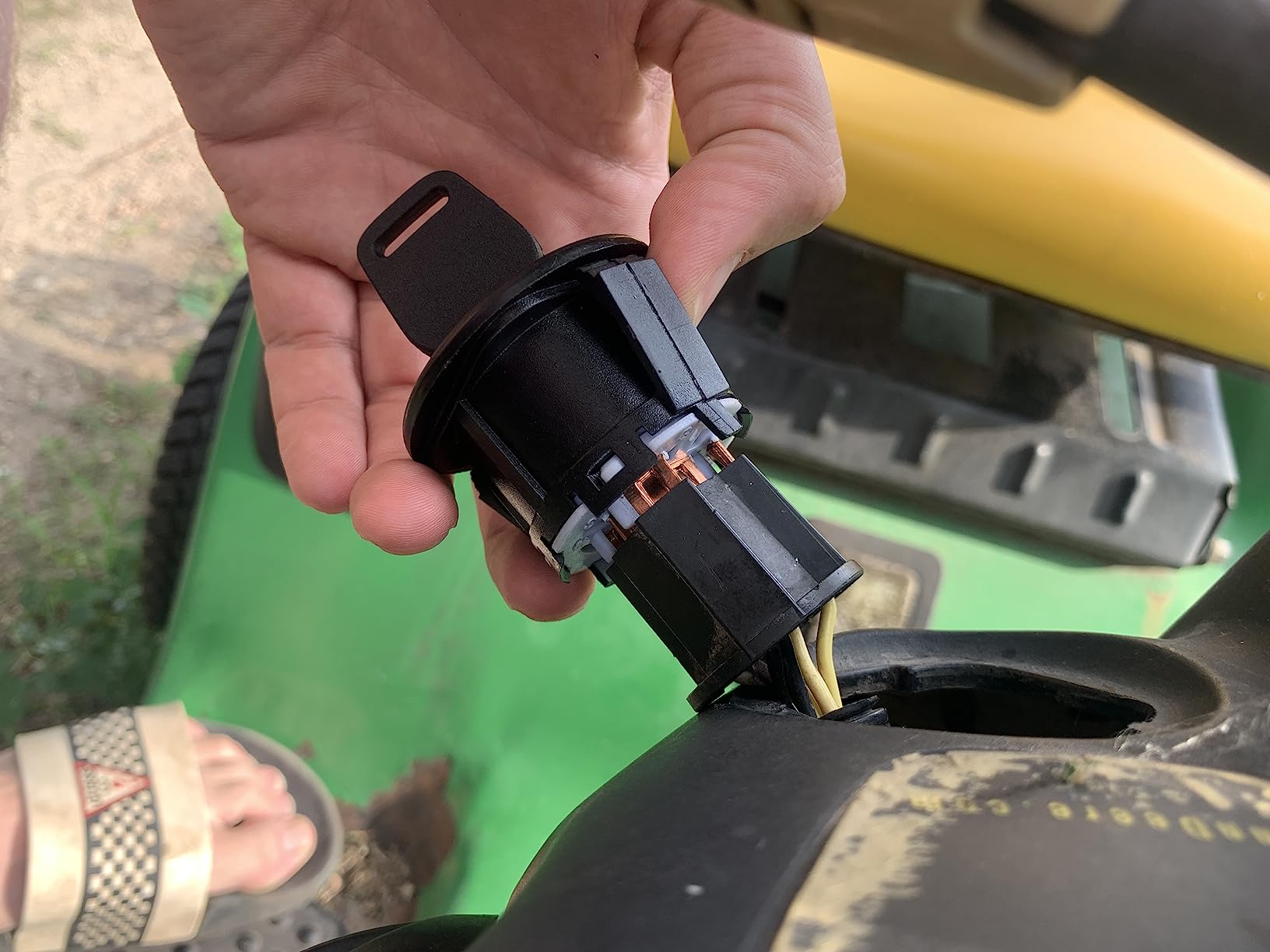 Amazon.com: GY20074 430-445 Ignition Switch for John Deere 102 105 115 ...