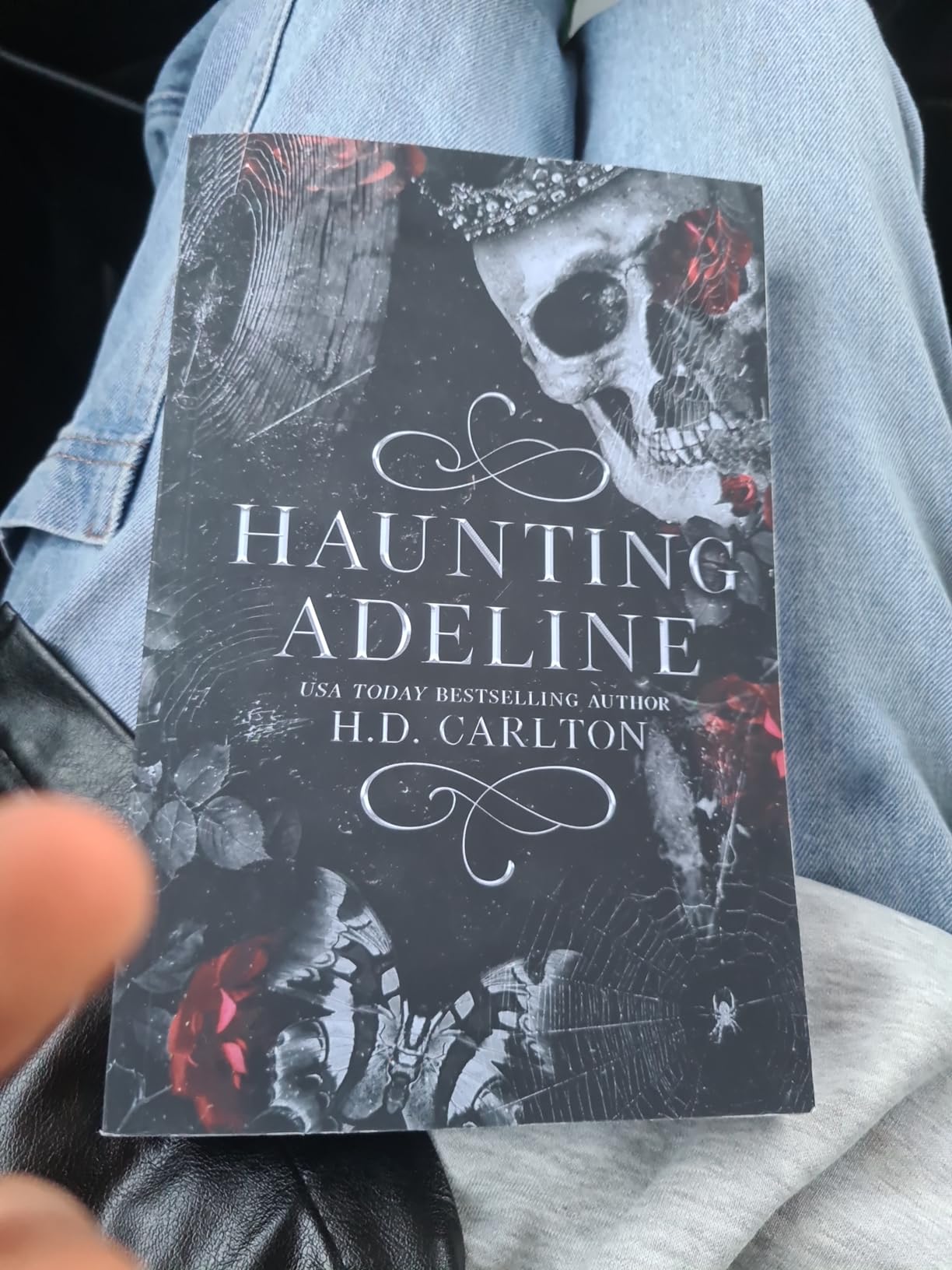 Haunting Adeline : Carlton, H. D.: Amazon.se: Böcker