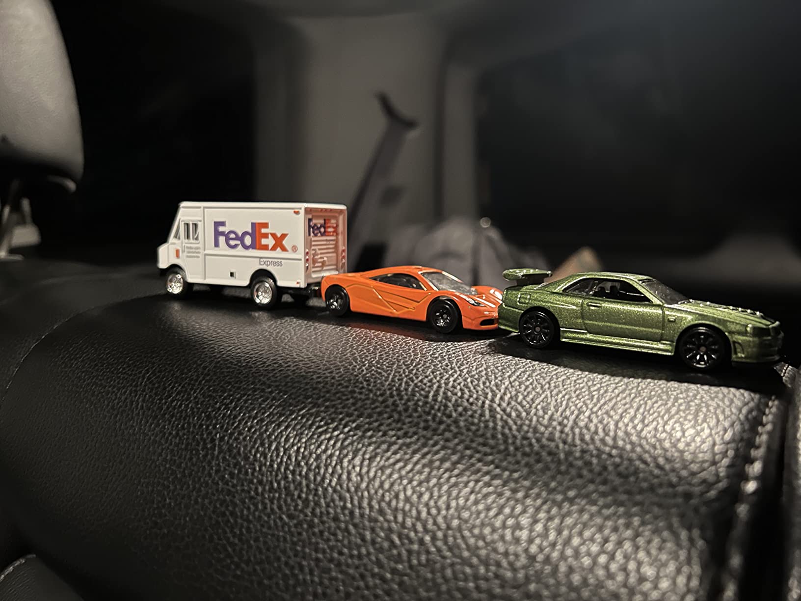 Amazon.com: FedEx Express Miniature Delivery Truck - 3" Length - Scale ...
