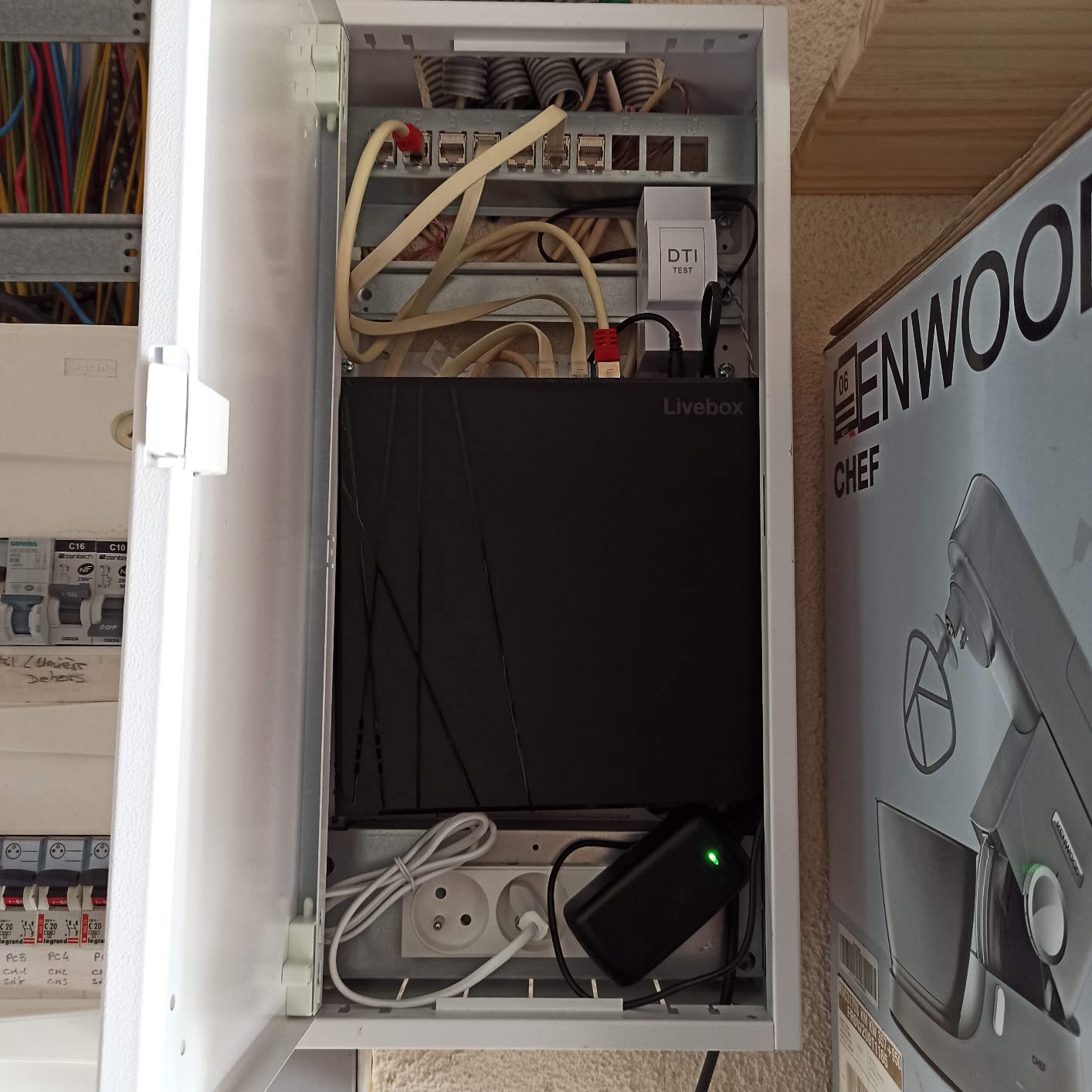 COFFRET COMMUNICATION GRADE 3 TV - 500x250 AVEC PORTE + DTI + 8 RJ45 ...
