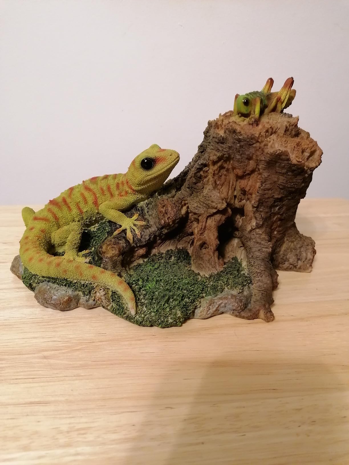 Realistic Playful Green Gecko | Resin Home or Garden Decoration | RL ...