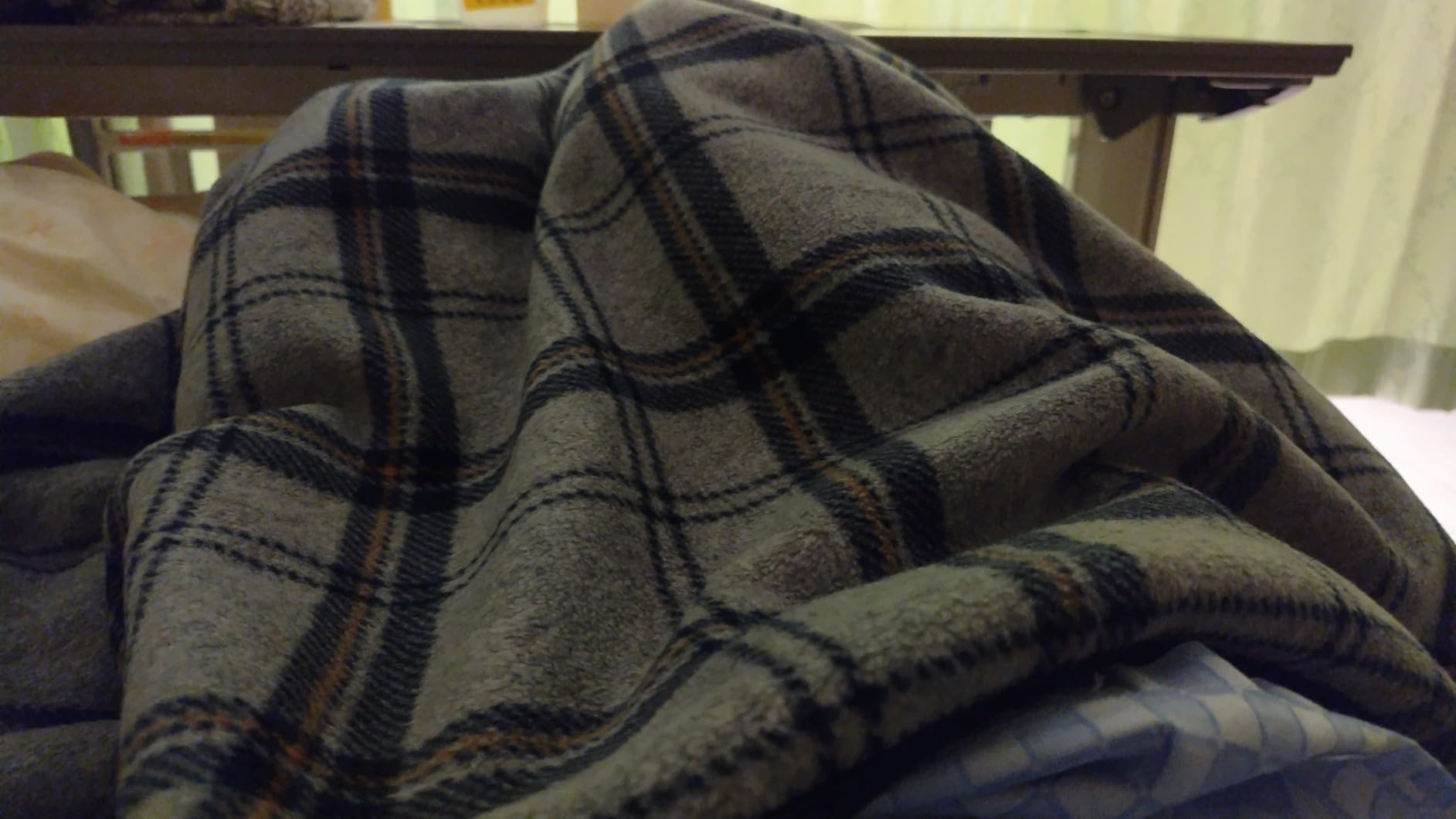 Amazon｜Atokazo ひざ掛け 4way ブランケット 着る毛布 ボタン付き あったか フランネル 吸湿発熱 防寒対策 静電気防止 洗える ハーフケット 肩掛け 膝掛け 腰巻きスカート ...