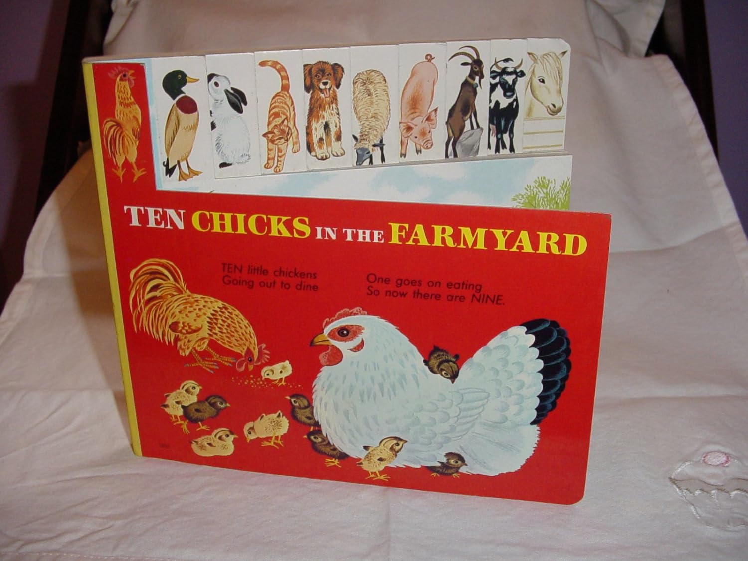Ten Little Chicks in the Farmyard: 9780904494075: Amazon.com: Books