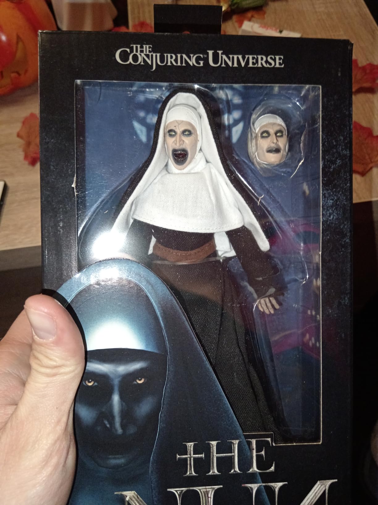 NECA - Nun Valak 8In Retro Action Figure (Res) : Amazon.it: Giochi e ...